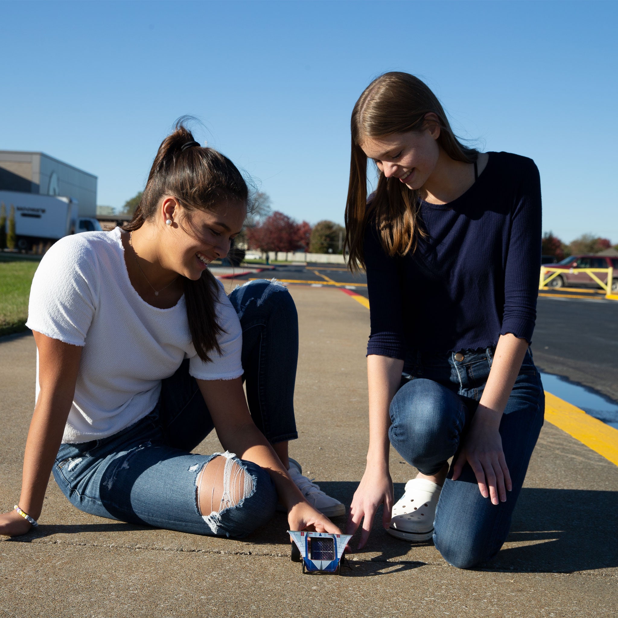 SunEzoon Solar Car Kit | Pitsco Education